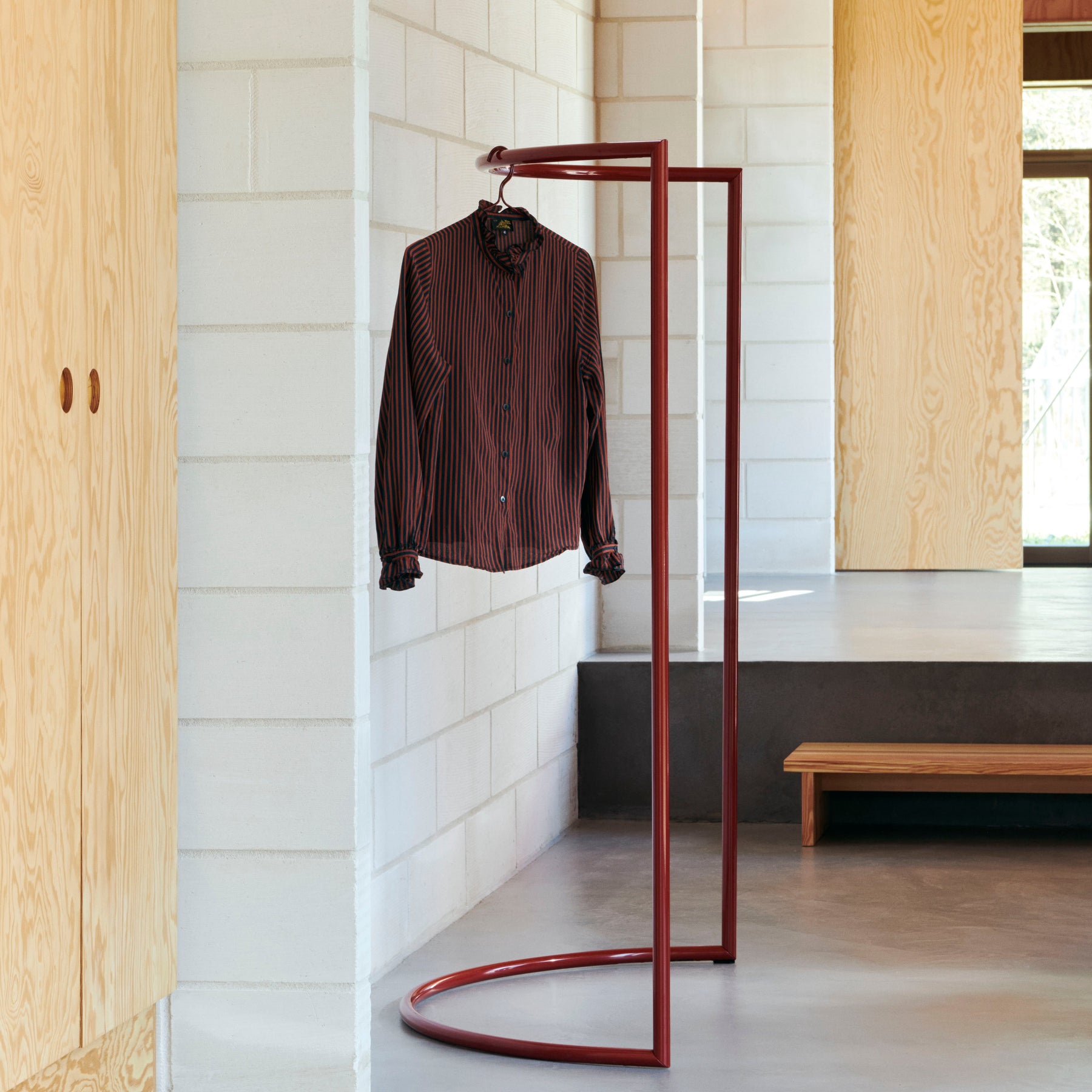 HAY Věšák Colour Rack C, Maroon Red | DESIGNSPOT