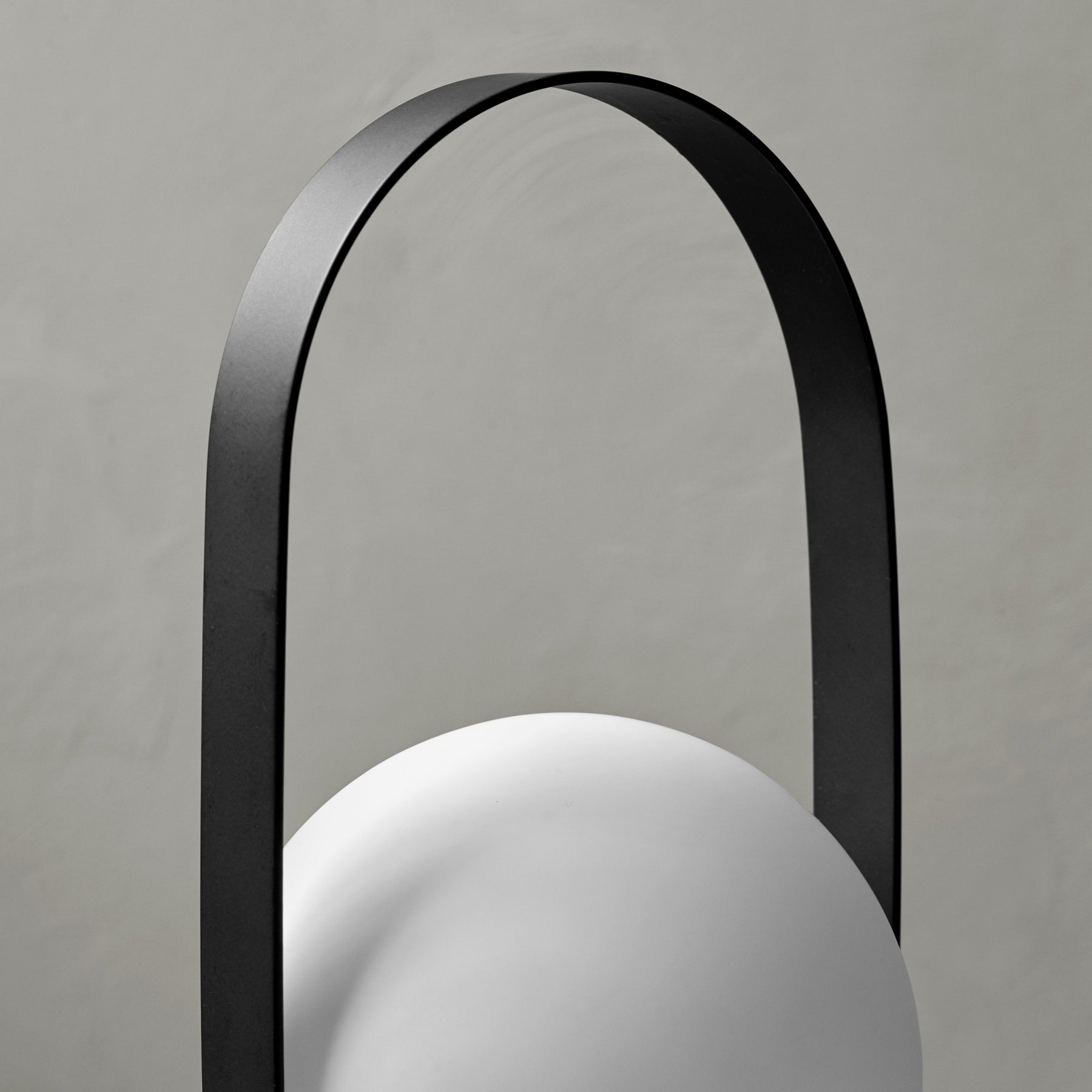 Přenosná lampa Carrie Portable, Black – Audo Copenhagen | DESIGNSPOT