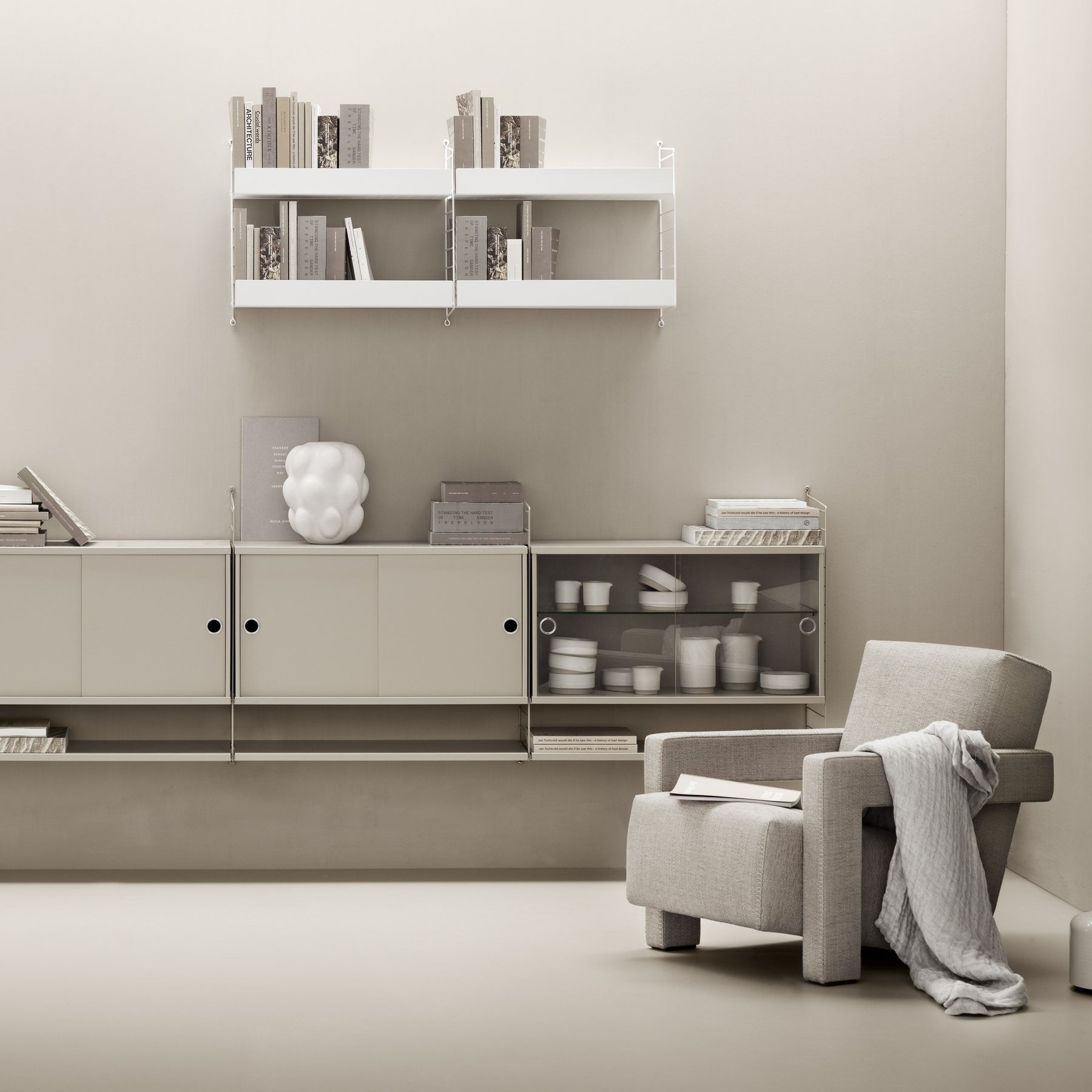 STRING Police na časopisy Magazine Shelf 78 x 30, Beige | DESIGNSPOT